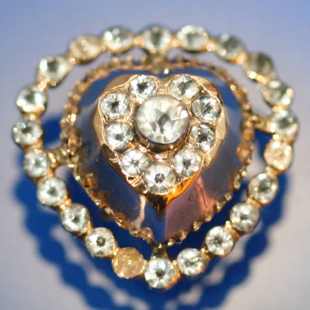 ANTIQUE FRENCH GOLDEN HEART BUTTON, Afbeeldingen door Adin Antique Jewelry.