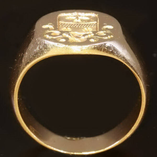 Antique gold estate signet ring seal ring mens family arms ring, Images ...